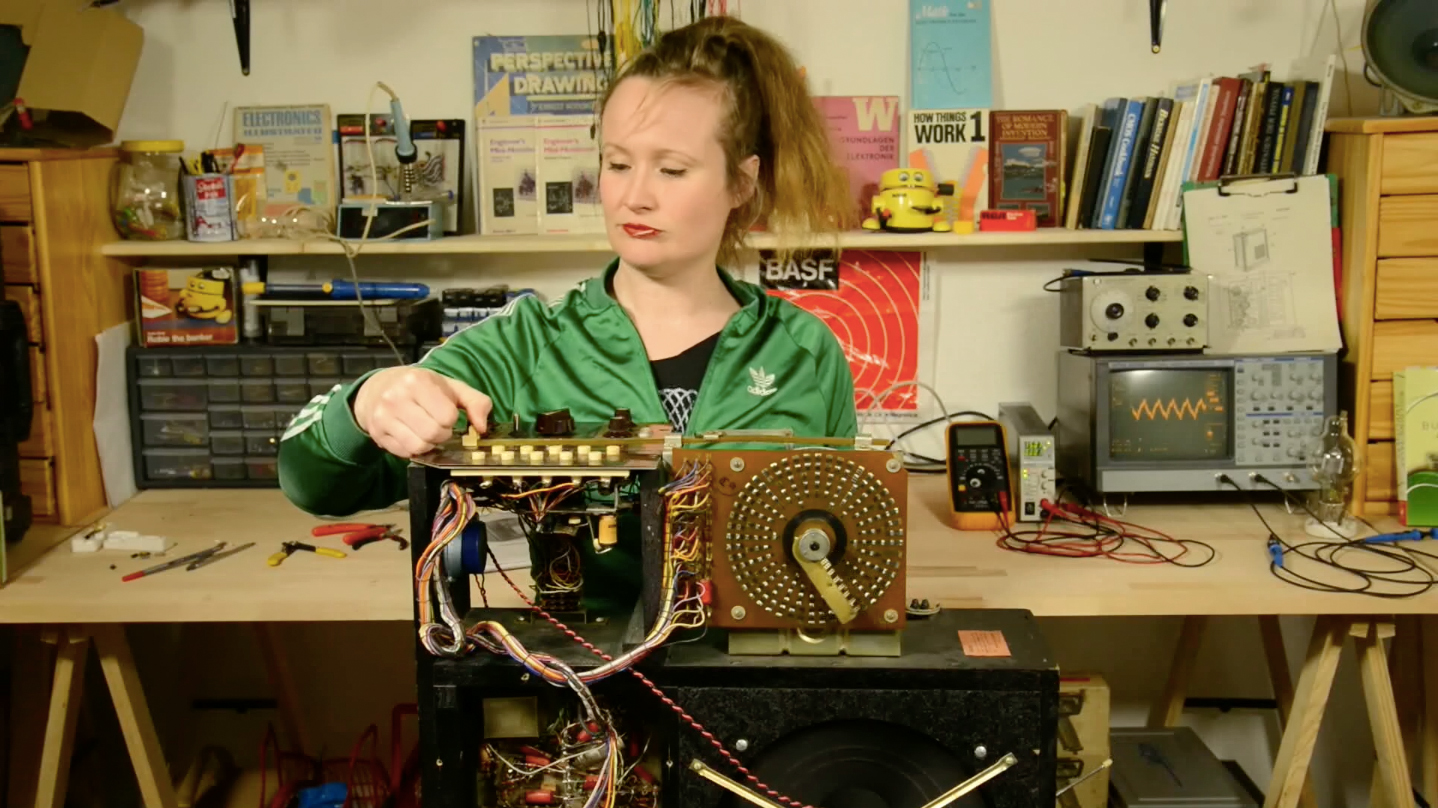 Darsha Hewitt & Kontejner: Media Archeology and Sound Workshop ...